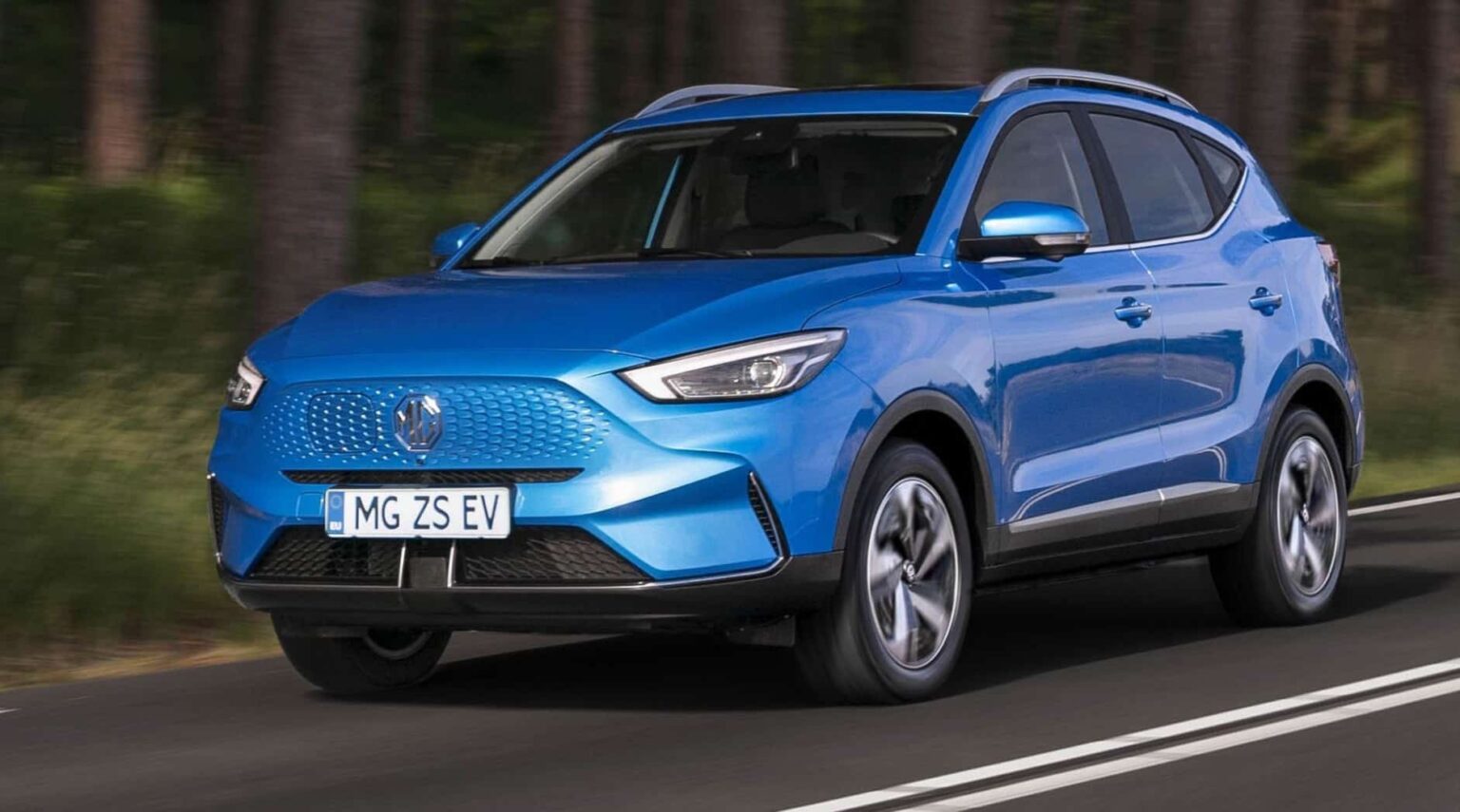 SUV MG ZS 2022: interni, prezzo, dimensioni, scheda tecnica